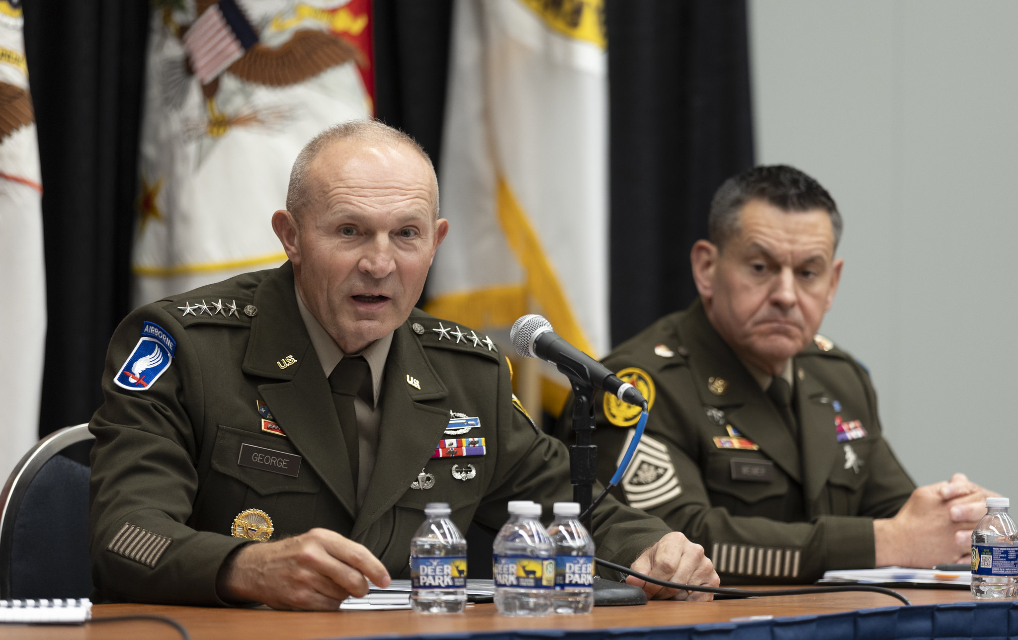 Army leaders preview smartphone app that will inform troops about what ...