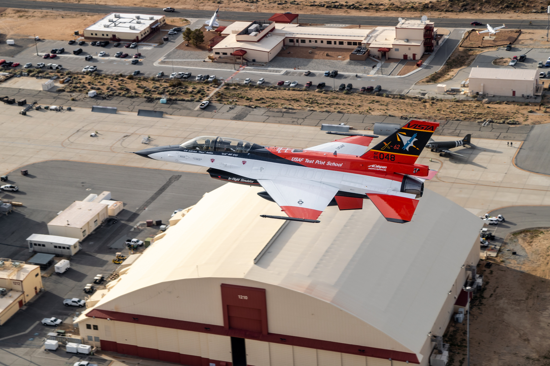Pentagon takes AI dogfighting to next level in real-world flight tests ...