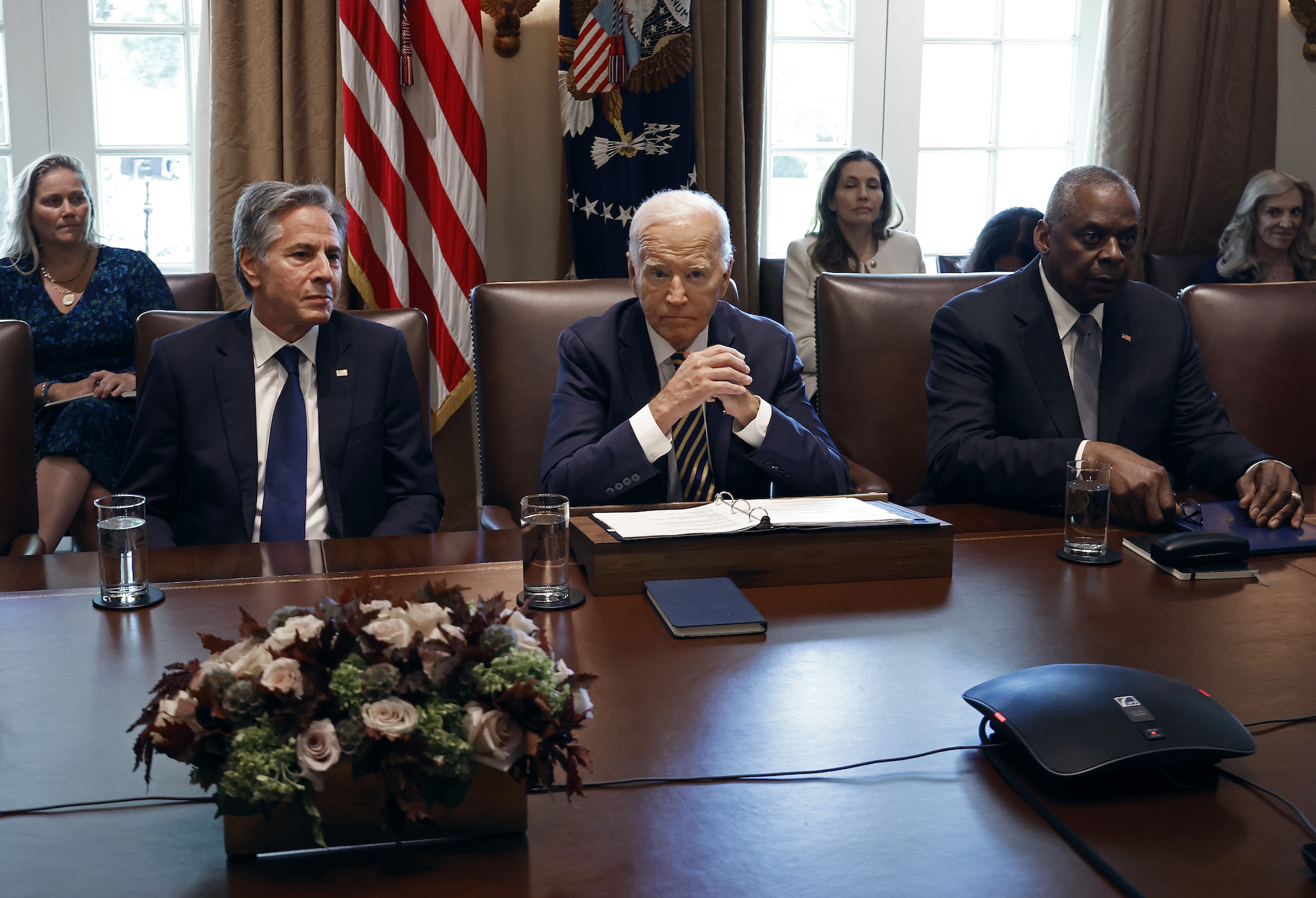 New White House directive prods DOD, intelligence agencies to move ...