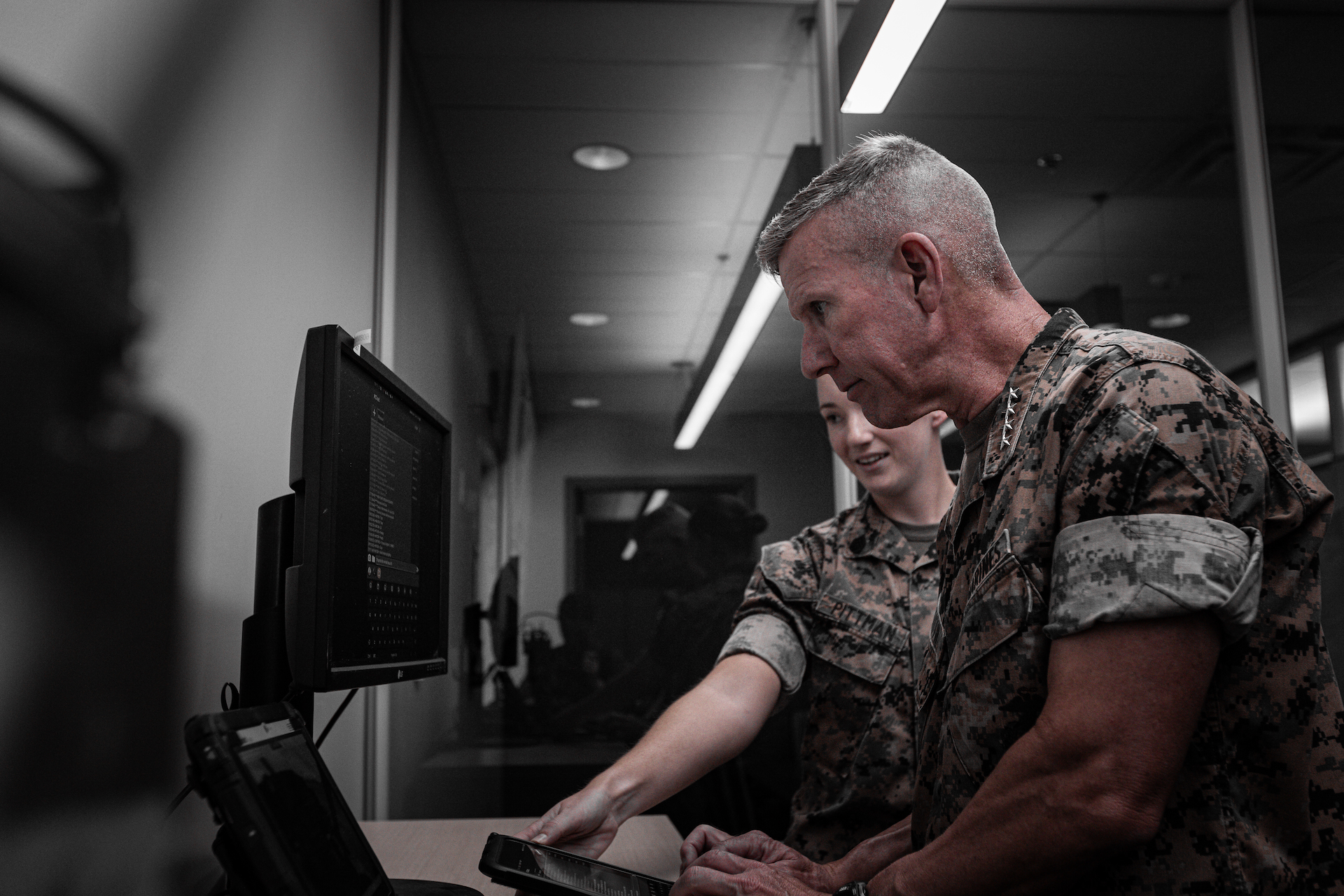 Marine commandant wants 'off-the-shelf' generative AI tools for the ...