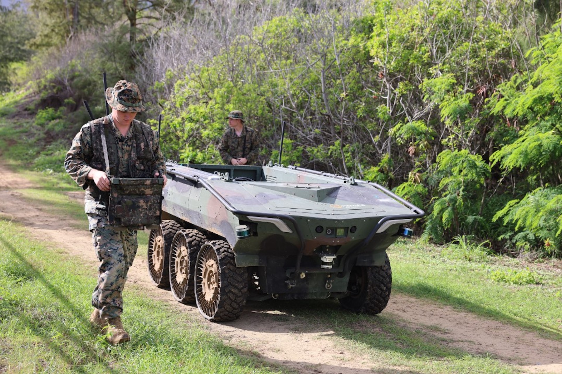 Navy solicits industry for unmanned ground vehicle architecture ...